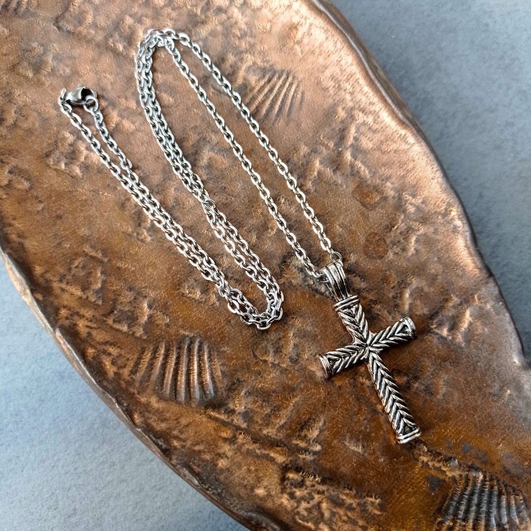 Linked Chain Cross Necklace – Ceylon Kings