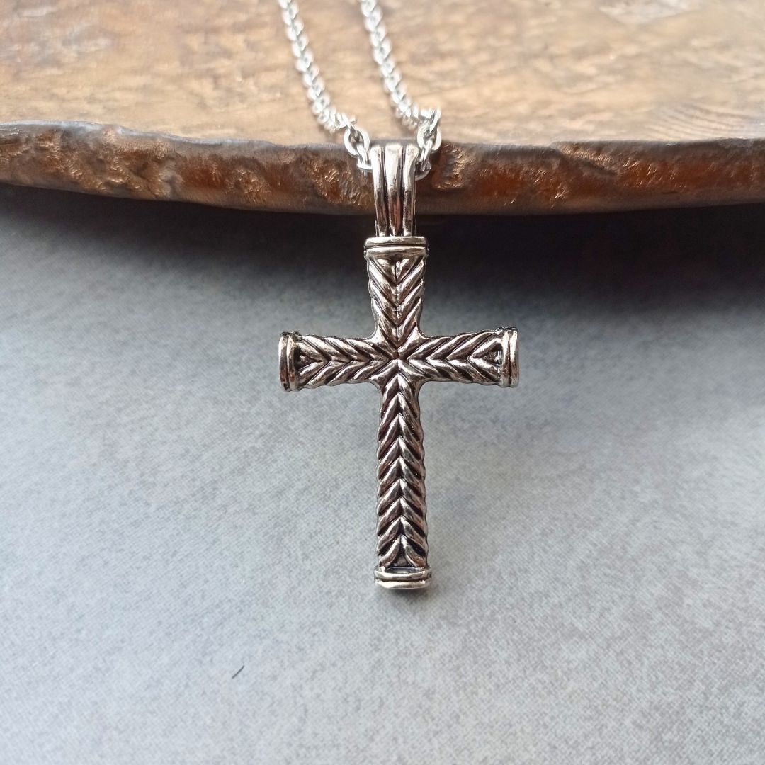 Linked Chain Cross Necklace – Ceylon Kings